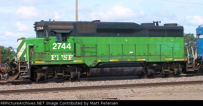 BNSF 2744